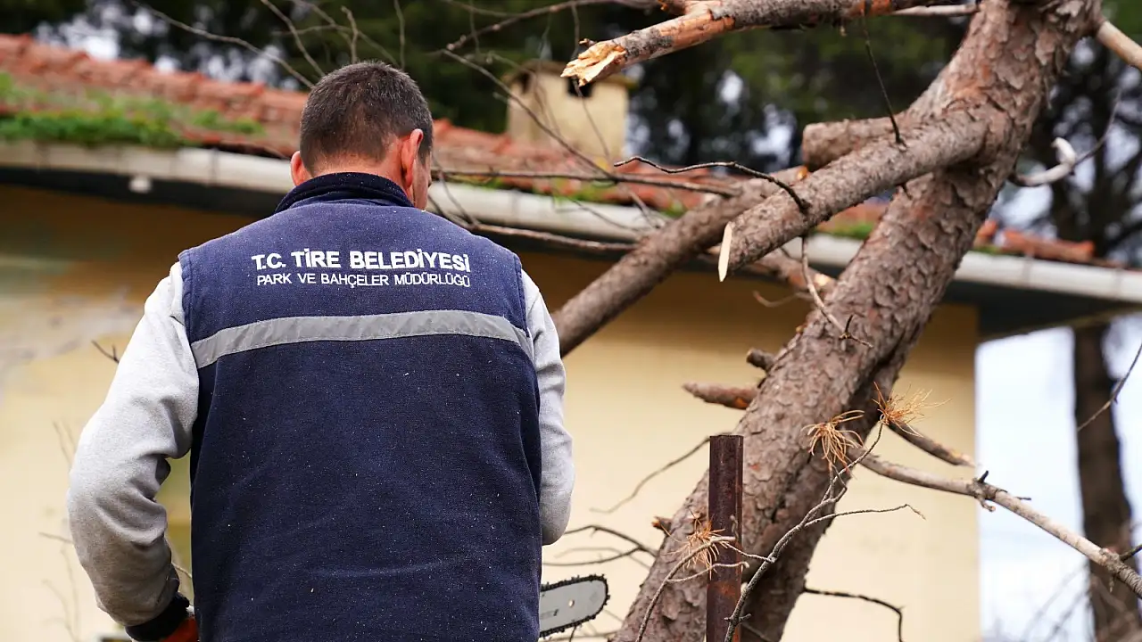 Tire Belediyesi Ekipleri, Fırtına Mesaisinde